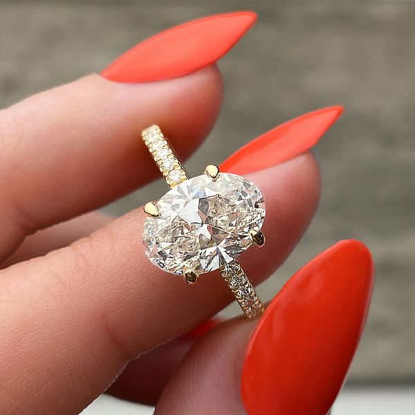 Here's Why Pave Diamond Bands are Always in Style