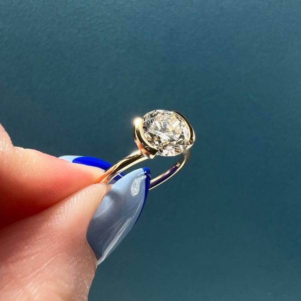 The Top 5 Ways to Wear Round Engagement Rings | Frank Darling